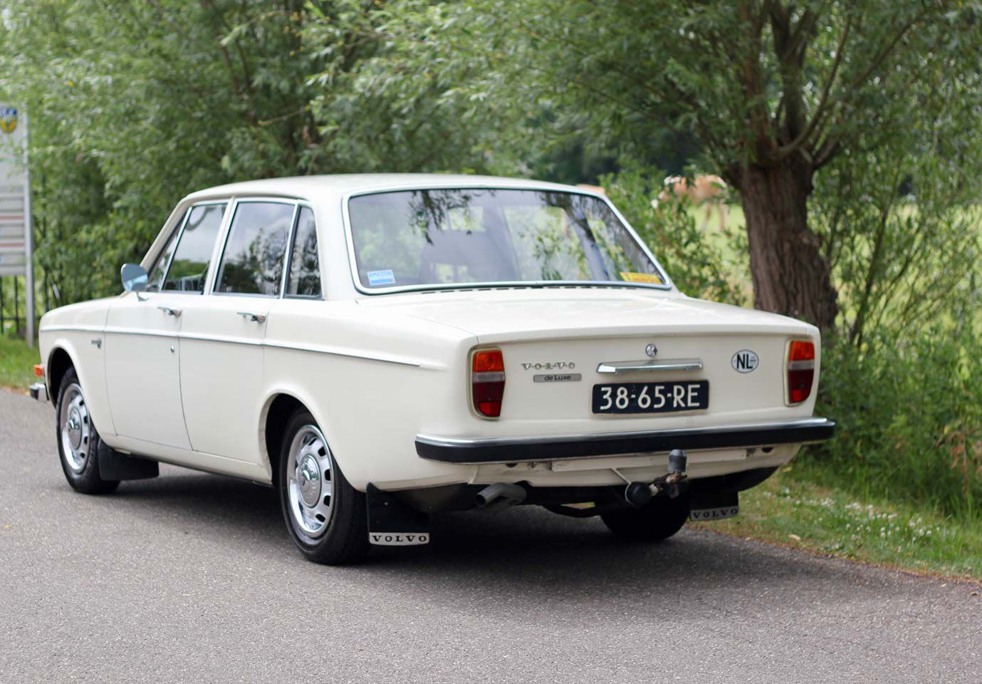 Volvo 144 de Luxe - TWOPINE classics